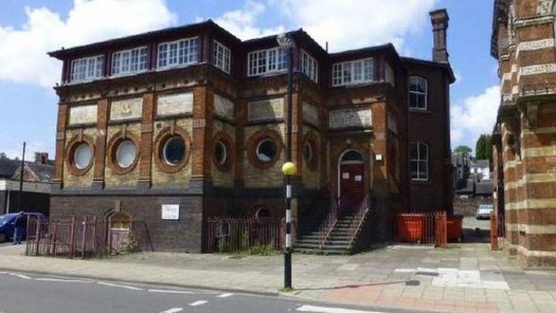 New £1m Stafford library offers access to 3D printing - BBC News