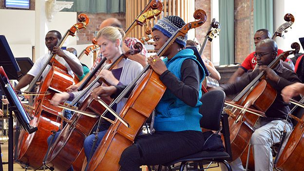 Kinshasa symphony orchestra gets global stage - BBC News