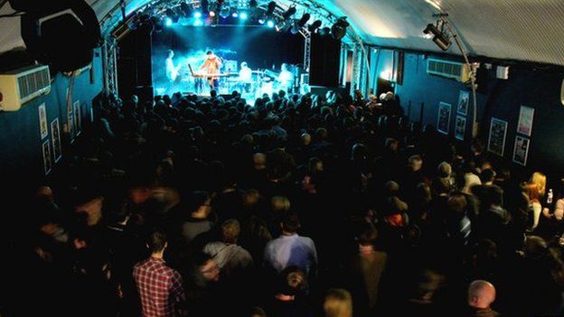 The Cockpit in Leeds closes after 20 years of music - BBC News