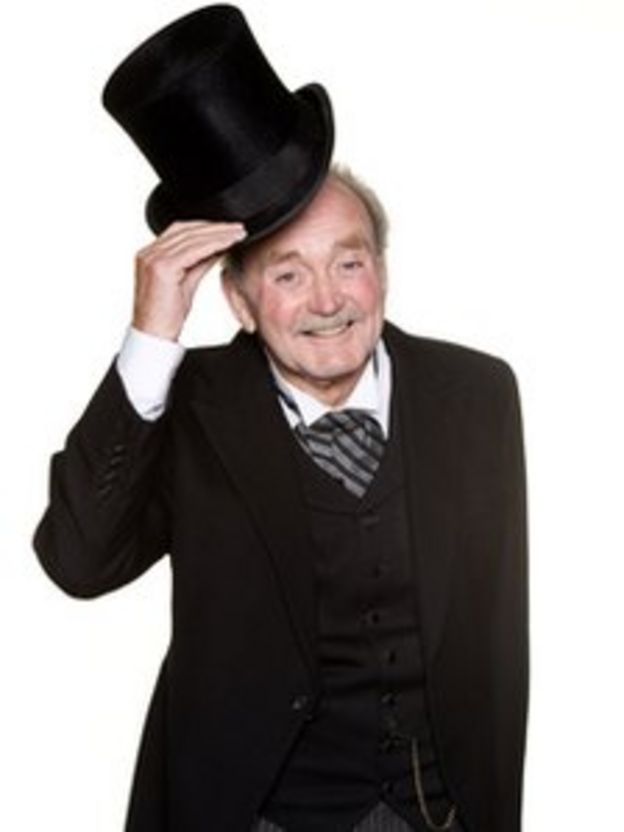 Actor Howell Evans dies aged 86 - BBC News