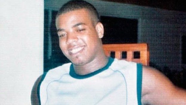 Azelle Rodney murder case: Ex-police marksman bailed - BBC News