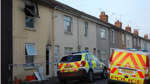 Swindon murder inquiry after fire death - BBC News