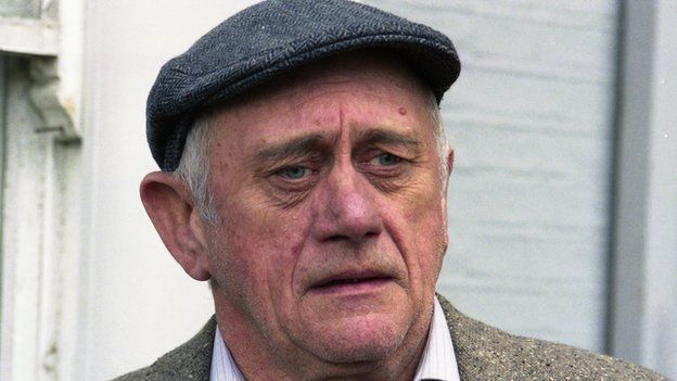 EastEnders actor John Bardon dies at the age of 75 - BBC News