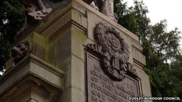 'Forgotten' Stourbridge soldier's name added to war memorial - BBC News