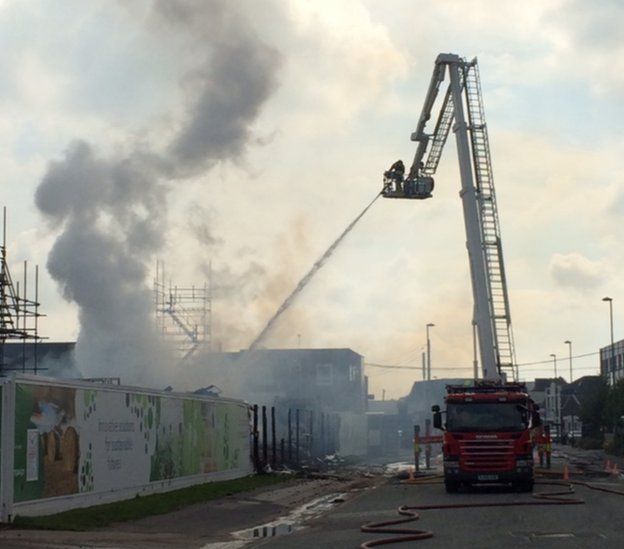 University of Nottingham fire-hit chemistry lab to be rebuilt - BBC News