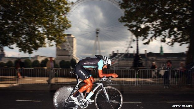 Tour of Britain cycle race reaches climax in London - BBC News