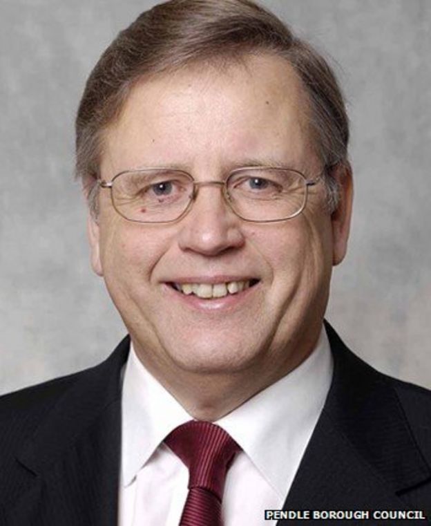 Pendle Borough Council axes chief executive post - BBC News