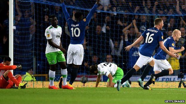Europa League: Everton win while Tottenham draw 0-0 - BBC Newsround