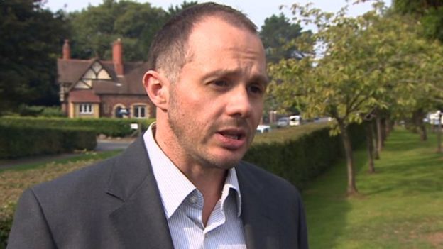Prescribing powers given to physiotherapists in Wales - BBC News