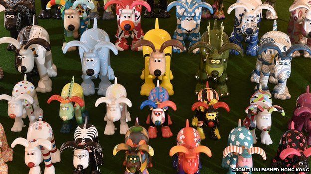 Gromit statues in Hong Kong auctioned for hospitals - BBC News