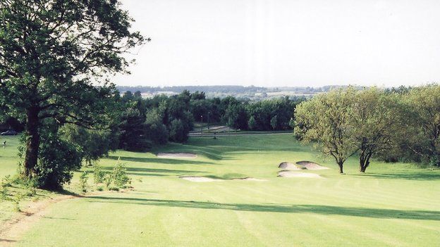 Amington golf course earmarked for 1,000 homes - BBC News