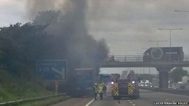 M1 in Northamptonshire reopened after large lorry fire - BBC News