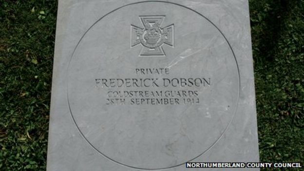 Memorial unveiled to WW1 VC hero Frederick Dobson - BBC News