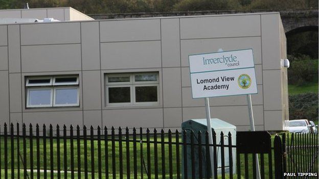 Police use CS spray on Lomond View pupils with weapons - BBC News