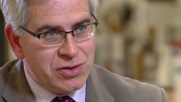 NI cancer service 'under huge pressure' say oncologists - BBC News