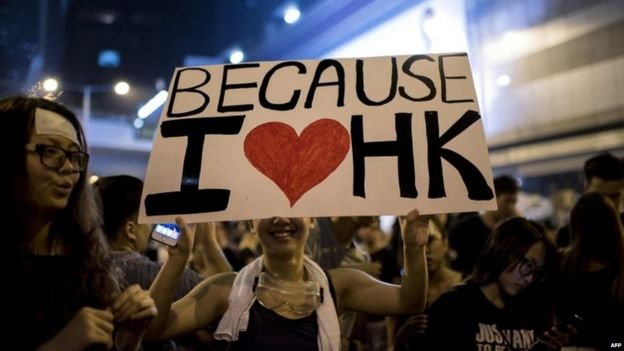 In pictures: Hong Kong protests swell - BBC News