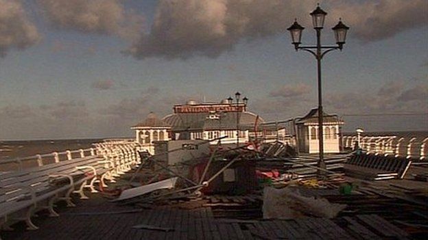Sheringham tidal surge sea defence repairs to cost £804,000 - BBC News