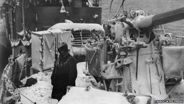 WW2 Arctic Convoy veterans awarded Russian Ushakov medal - BBC News