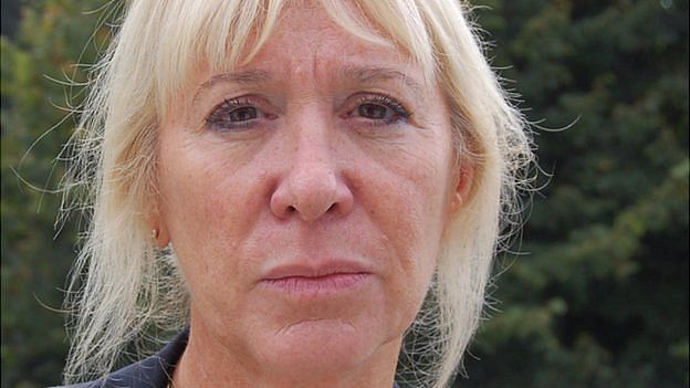 Guernsey baby death: Resigning deputy wants case review - BBC News