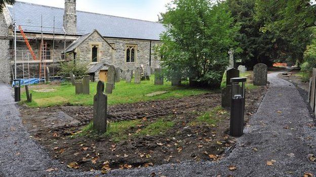 Bala centre celebrates Mary Jones' bible walk - BBC News