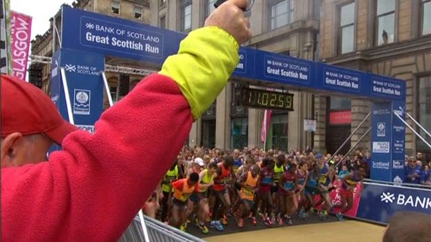 Thousands join Great Scottish Run in Glasgow - BBC News