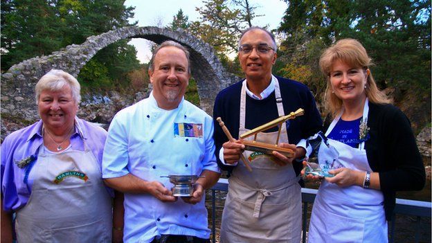 World porridge champion hails his spurtle - BBC News