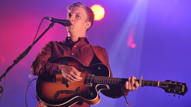 George Ezra's debut tops album chart - BBC News