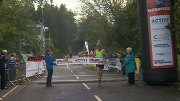 Kielder marathon winner Ceri Rees scores a hat-trick - BBC News
