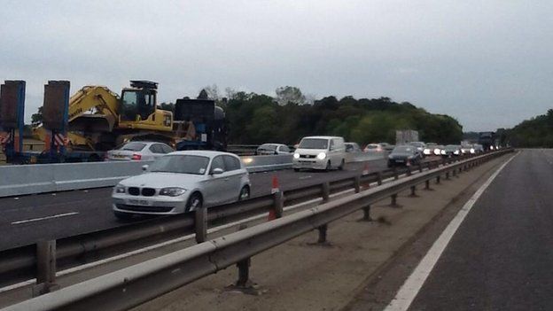 Gatwick M23 disruption and delays caused by viaduct repairs - BBC News