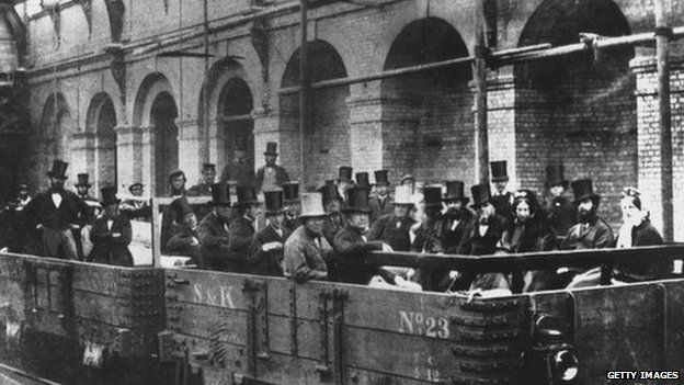 The challenge to make London's Victorian Tube network accessible - BBC News