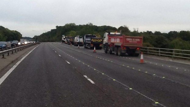 Gatwick M23 disruption and delays caused by viaduct repairs - BBC News