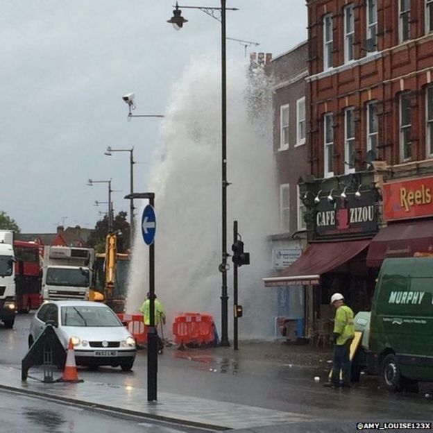 Burst water main floods Twickenham street - BBC News
