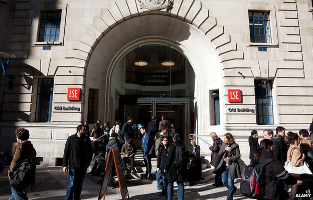 LSE's female rugby players respond to 'sexist comments' - BBC News