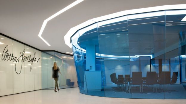 Hoxton workers to hang out in 'tree office' - BBC News