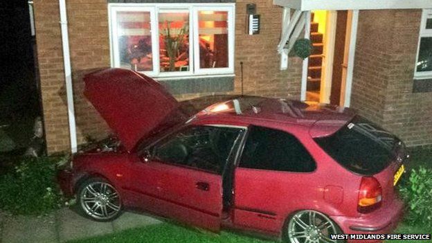 Car hits house after collision in Small Heath - BBC News