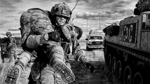 In pictures: The Army Photographic Award winners - BBC News