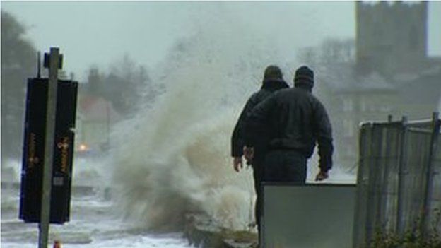 Plans for £1.3m flood defence on Anglesey given go-ahead - BBC News