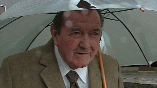 John Lowe guilty of Farnham puppy farm murders - BBC News