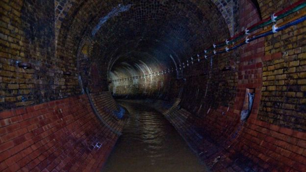 The lost rivers that lie beneath London - BBC News
