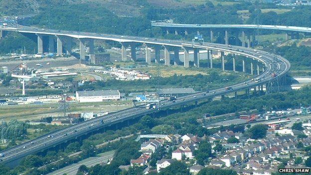 Delays after five-vehicle M4 crash at Briton Ferry - BBC News