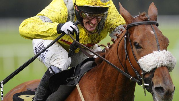 AP McCoy injury: Champion jockey sidelined by Worcester fall - BBC Sport