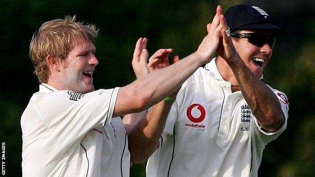 Kevin Pietersen: Matthew Hoggard sorted differences 'over a beer' - BBC ...