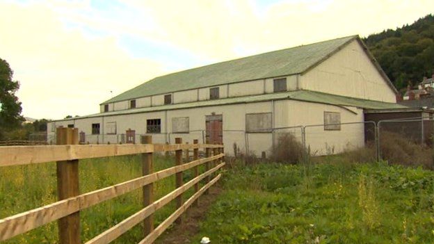 Demolition of Corwen Pavilion set to start - BBC News