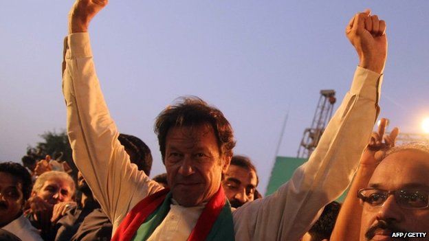 At least seven die in stampede at Pakistan rally - BBC News