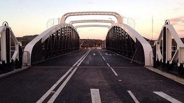 Sutton Weaver Swing Bridge open after restoration - BBC News