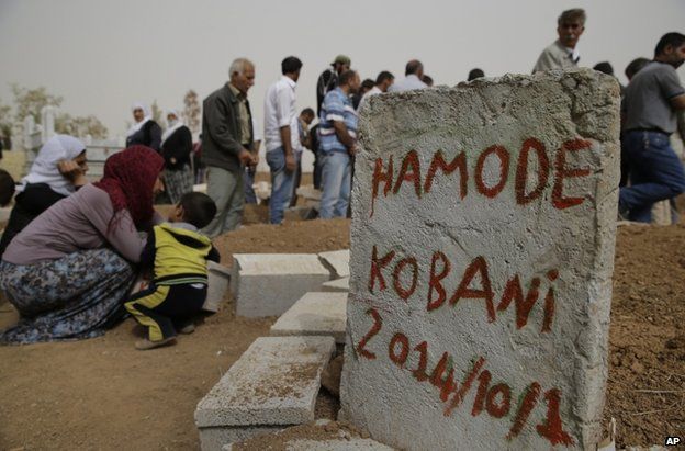 Kobane: Islamic State battles to encircle Syrian Kurds - BBC News