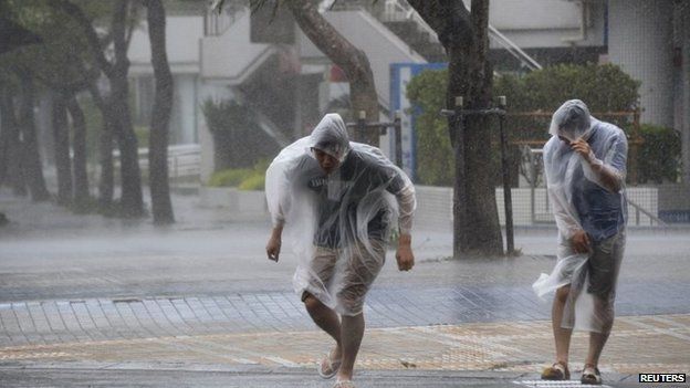 Japan prepares for 'powerful' Typhoon Vongfong - BBC News