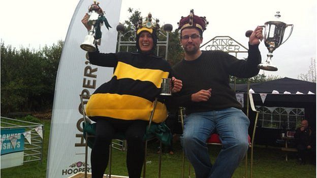 World conker champion crowned in Northamptonshire - BBC News