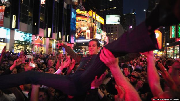 Day in pictures: 13 October - BBC News