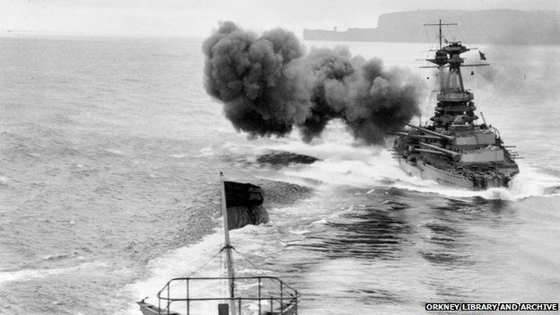 Wreath laying marks sinking of Royal Oak in Orkney - BBC News